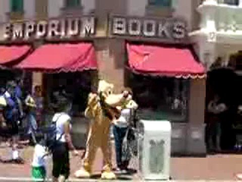 Pluto Attacks Kid in Disney Land - YouTube