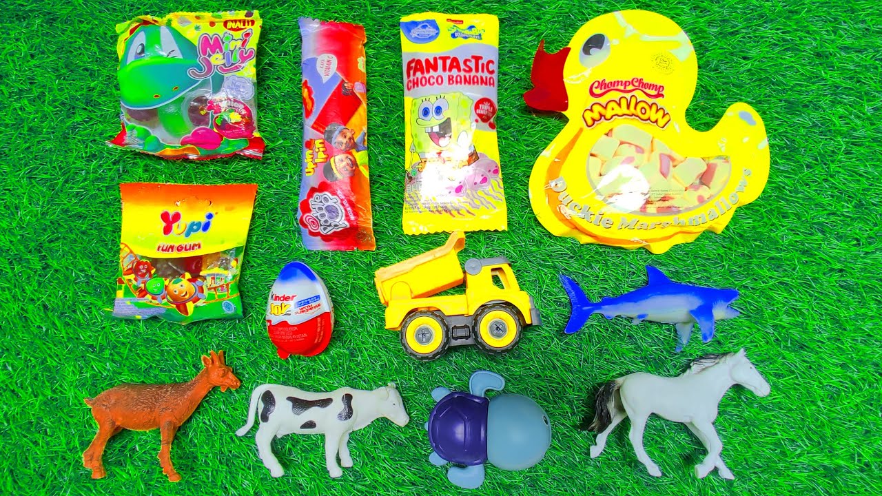 Hunting permen yupi, surprise egg, sapi, kuda, Truck, Spongebob, bebek ...