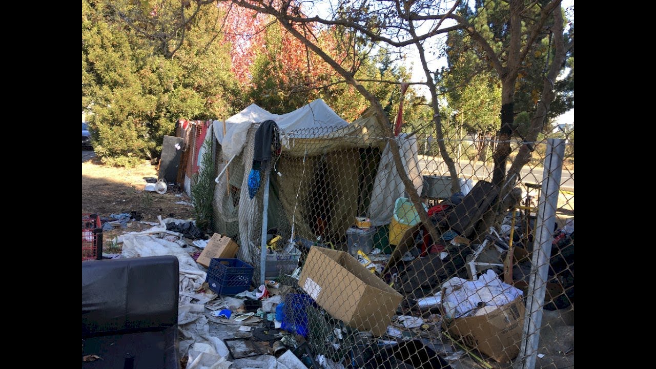 Oakland: Beating death alongside I-980 under investigation - YouTube