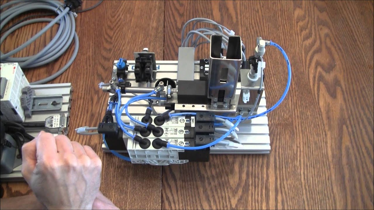 PLC Trainer - Festo Stacking Meclab - YouTube