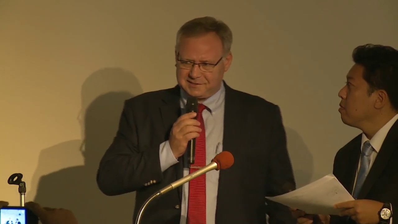 EM in the World ② - Mr. Prinsloo of ZZ2 - YouTube