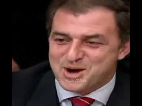 Fatih Terim şarkı söylüyor.