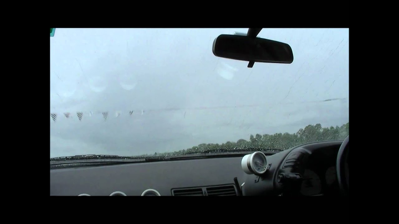 GTR vs VH Commodore LS1 casino drags - YouTube