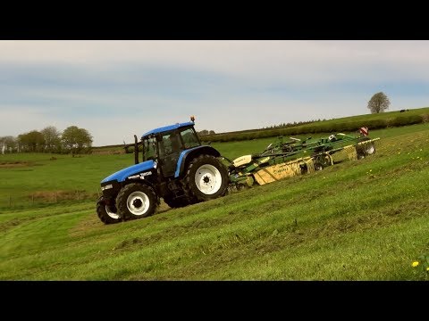Silage '18 - Raking with Superb New Holland TM 135. - YouTube