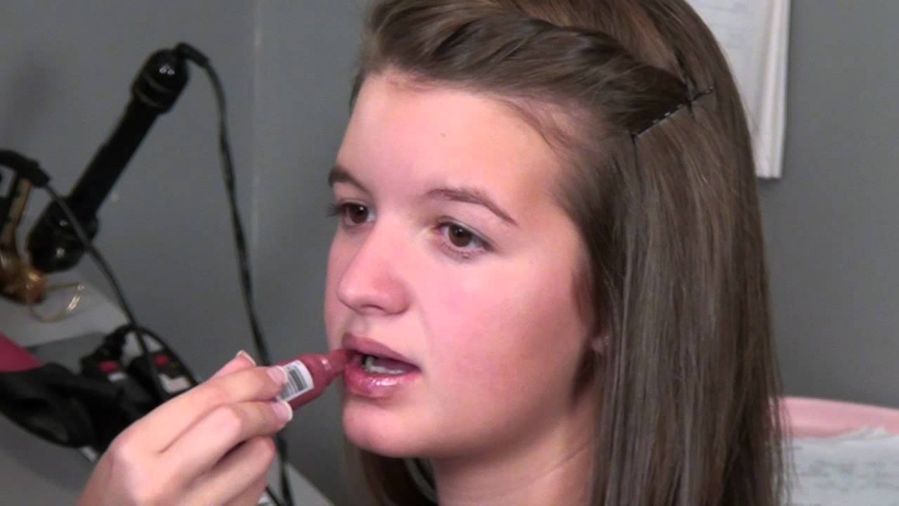 How to Make My Lips Shapely : Makeup Artist Techniques - YouTube