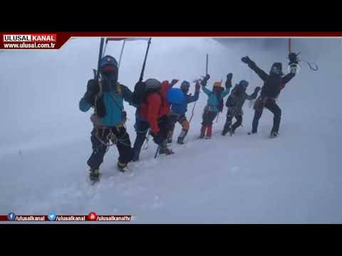 Avrupa'nın en yüksek noktası olan Elbrus Dağı'nın zirvesine çıktı