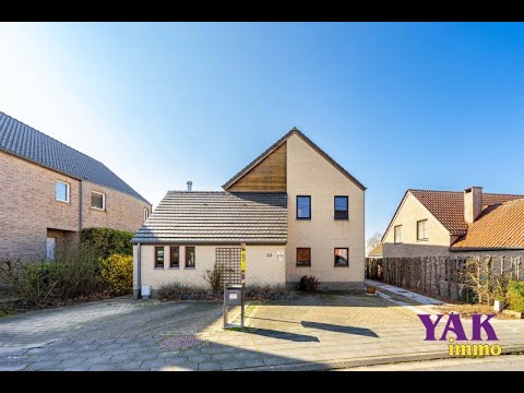 Vaste villa dans un quartier résidentiel - YouTube