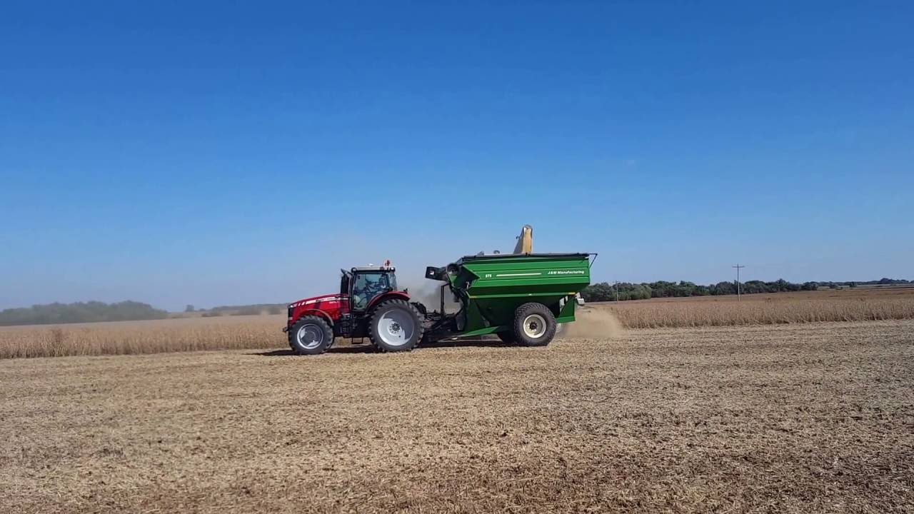 Gleaner S77 - YouTube