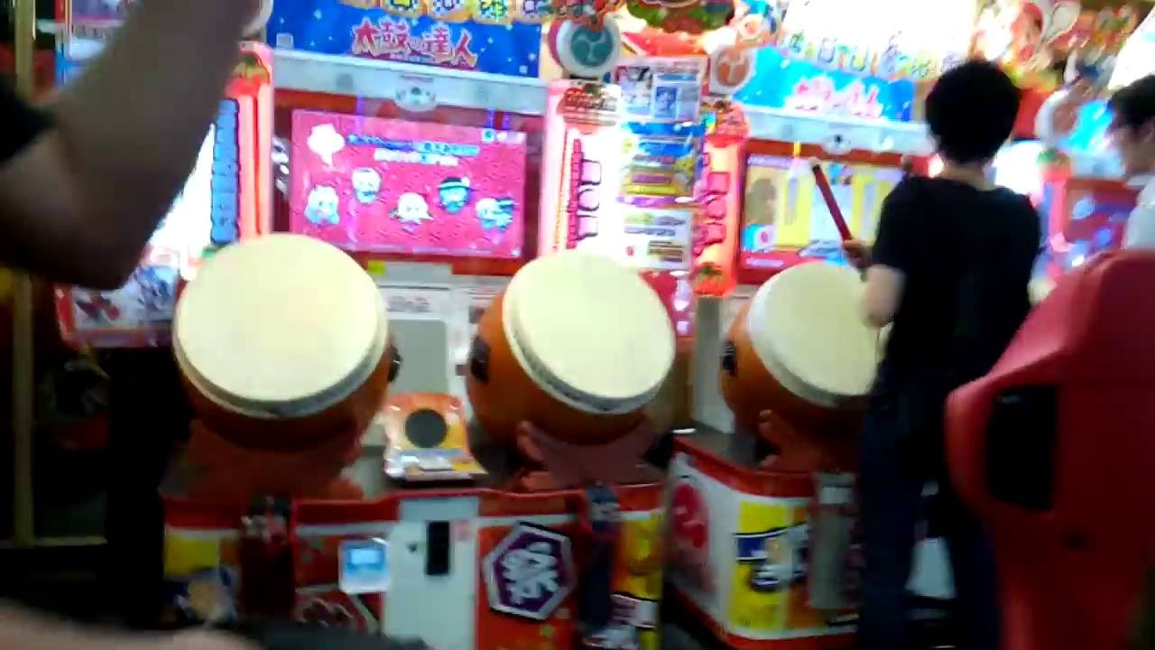 Kabukicho Arcade machines - YouTube