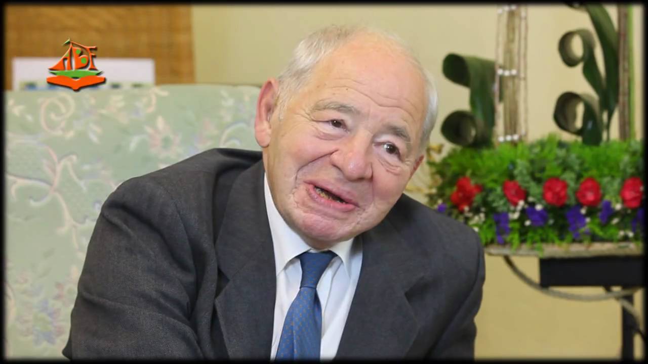 Colin Dexter at the Appledore Book Festival - YouTube