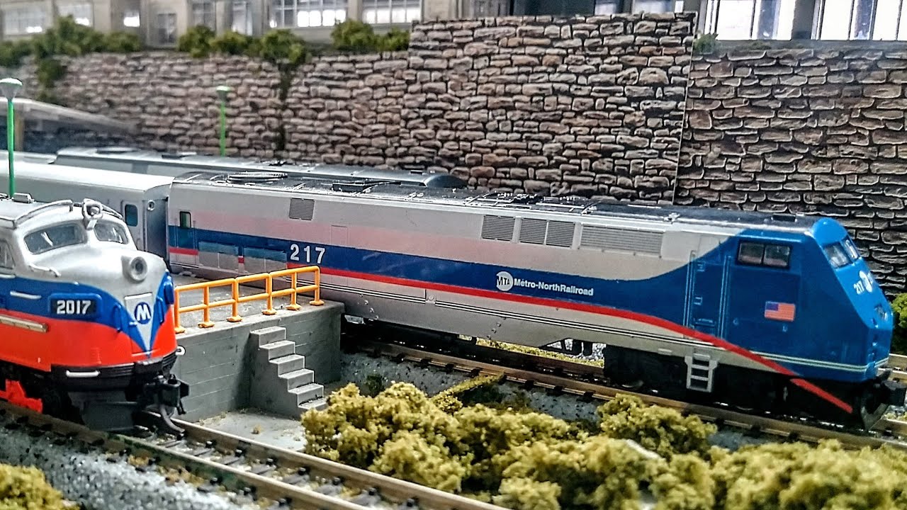 Metro-North Railroad(P32AC) with FL9 M. short comps... N scale - YouTube