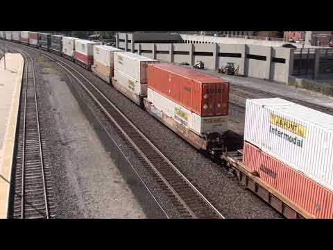 BNSF #7562 Leads EB Intermodal with BNSF Warbonnet Trailing. Kansas City, MO 10/8/22 - YouTube