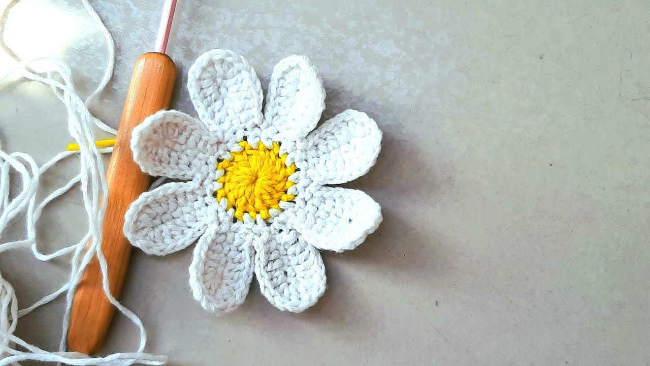 How to crochet a simple flower tutorial / very easy crochet flower ...