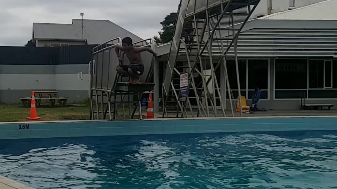 POPPING THE MEANEST MANUS - YouTube