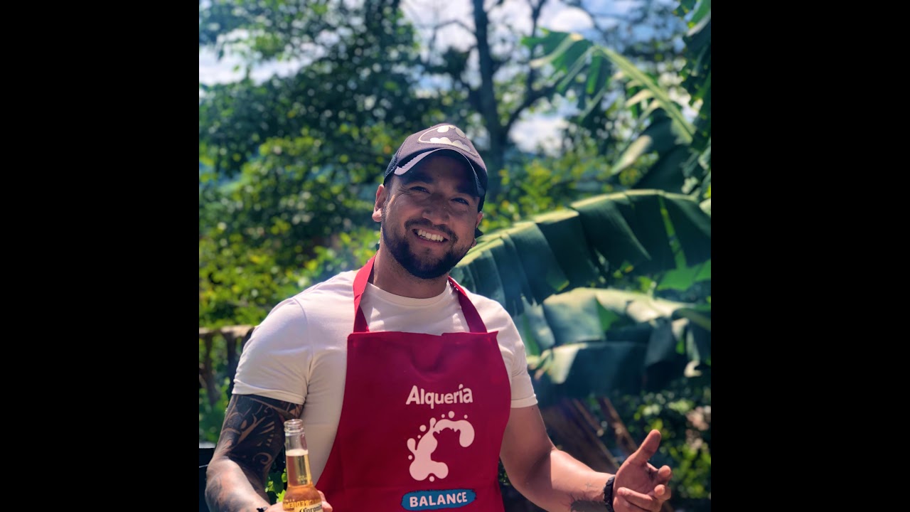 Transmisión en vivo de Oscar Mora - YouTube