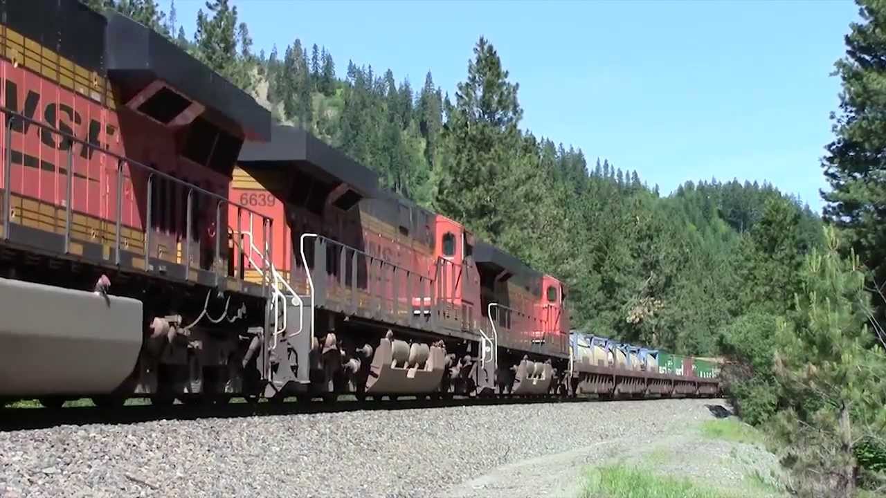BNSF 7577 Leads Stack Train with DPU on Stevens Pass at Winton,WA 6-10 ...