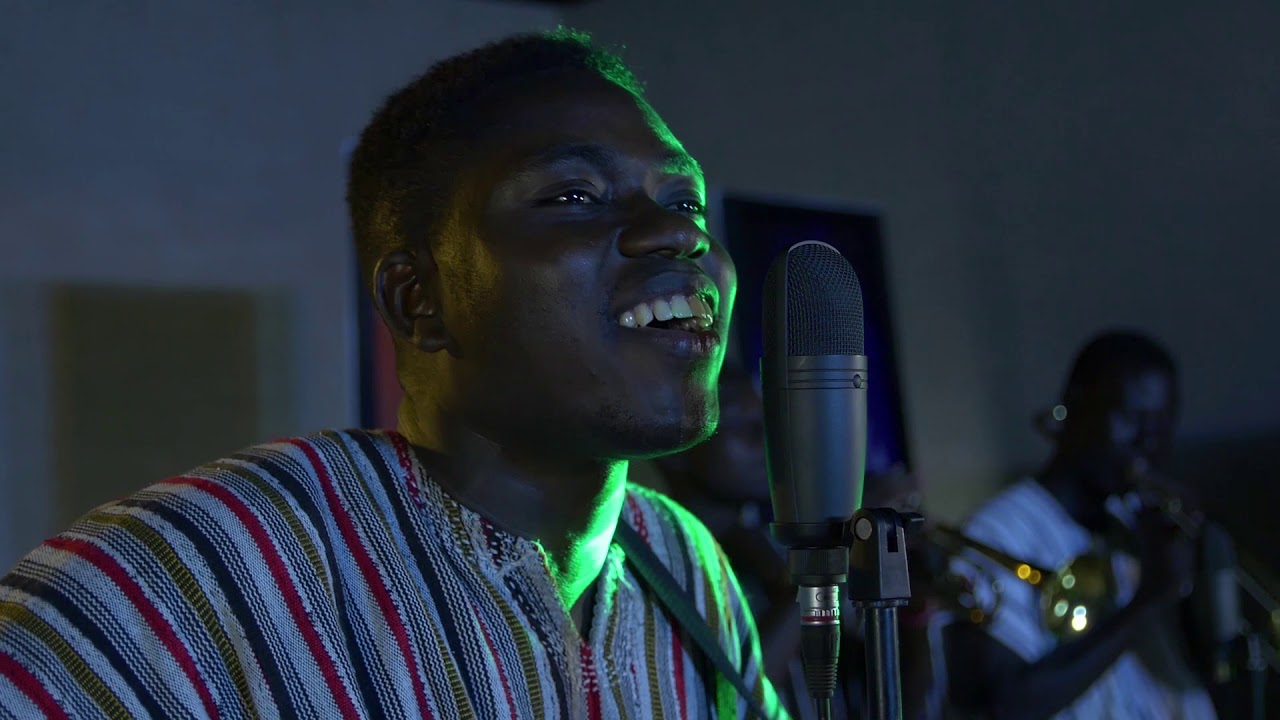 Yine Win - Love in the air (Official Video) - YouTube