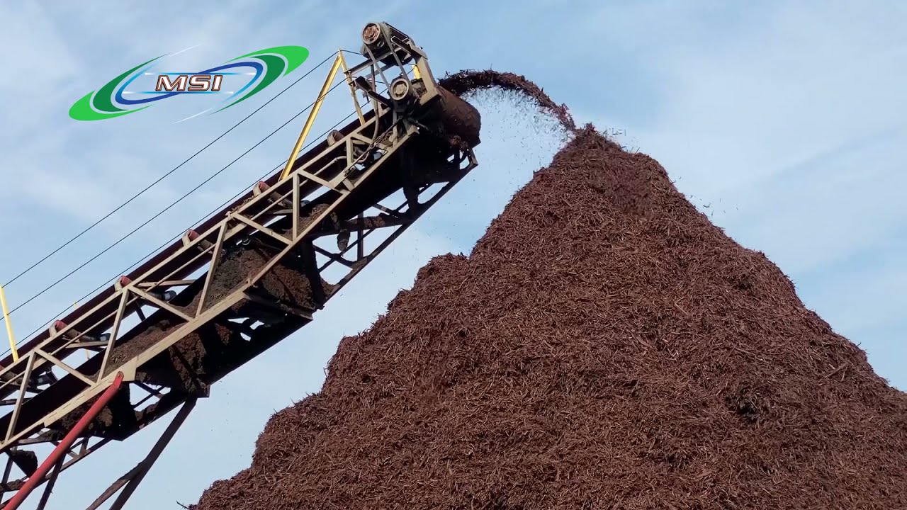 Mulch Services, Inc. - Dyeing Mulch and Screening Topsoil - YouTube