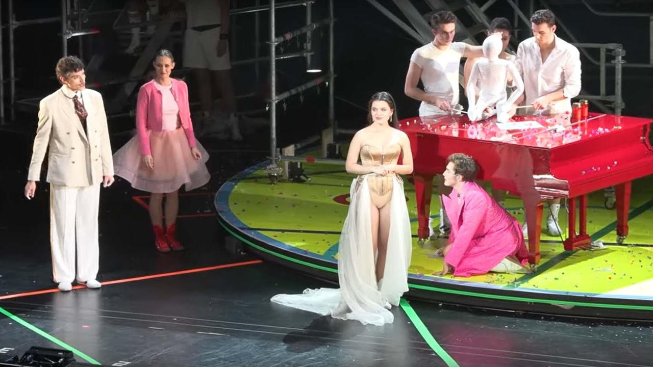 "Mozart!" das Musical: Studenten der Bayerischen Theaterakademie August ...