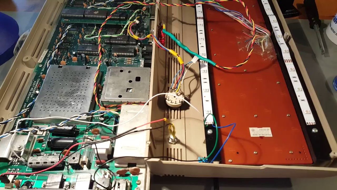 C64 mit LEDs beleuchten - YouTube