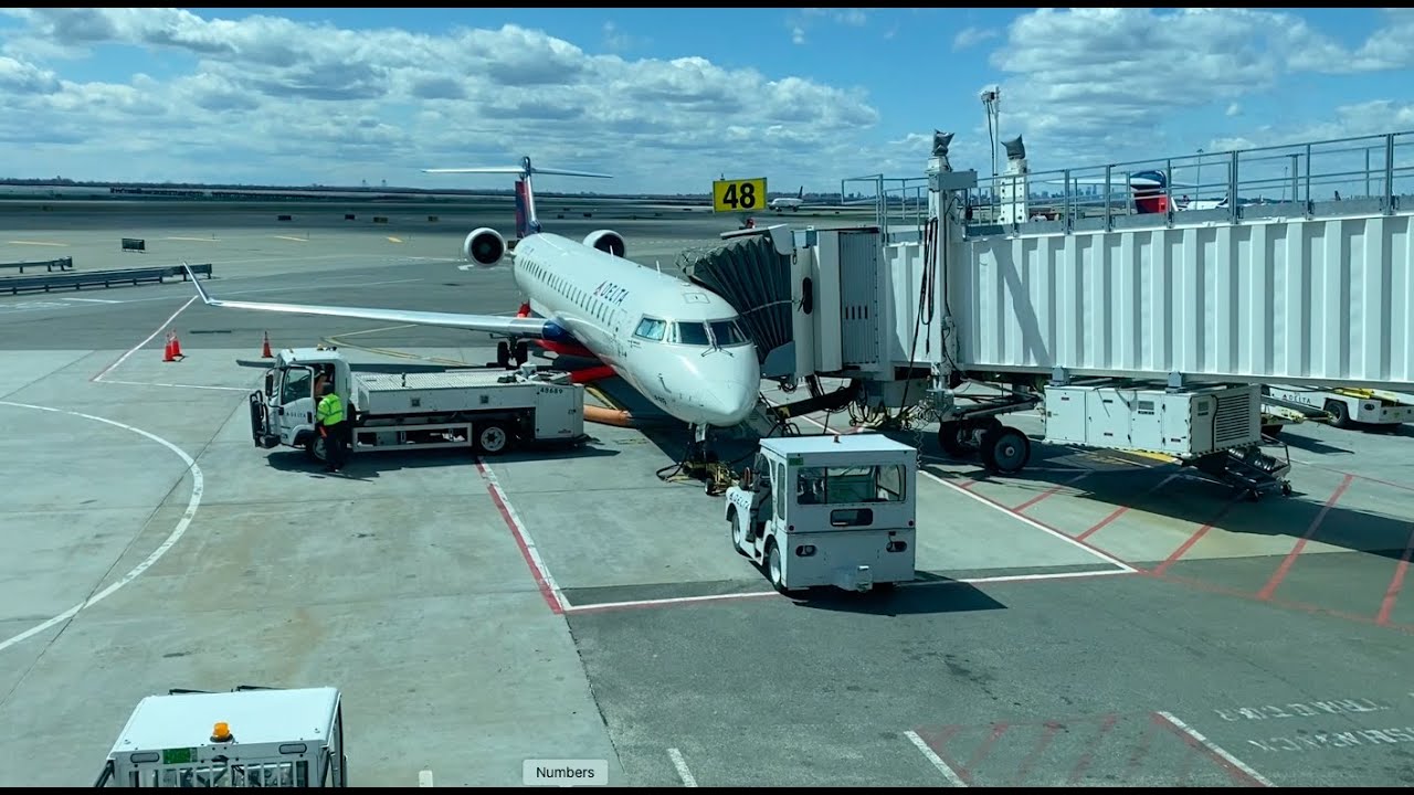 First Class Upgrade! JFK-MSP on a CRJ900 - YouTube
