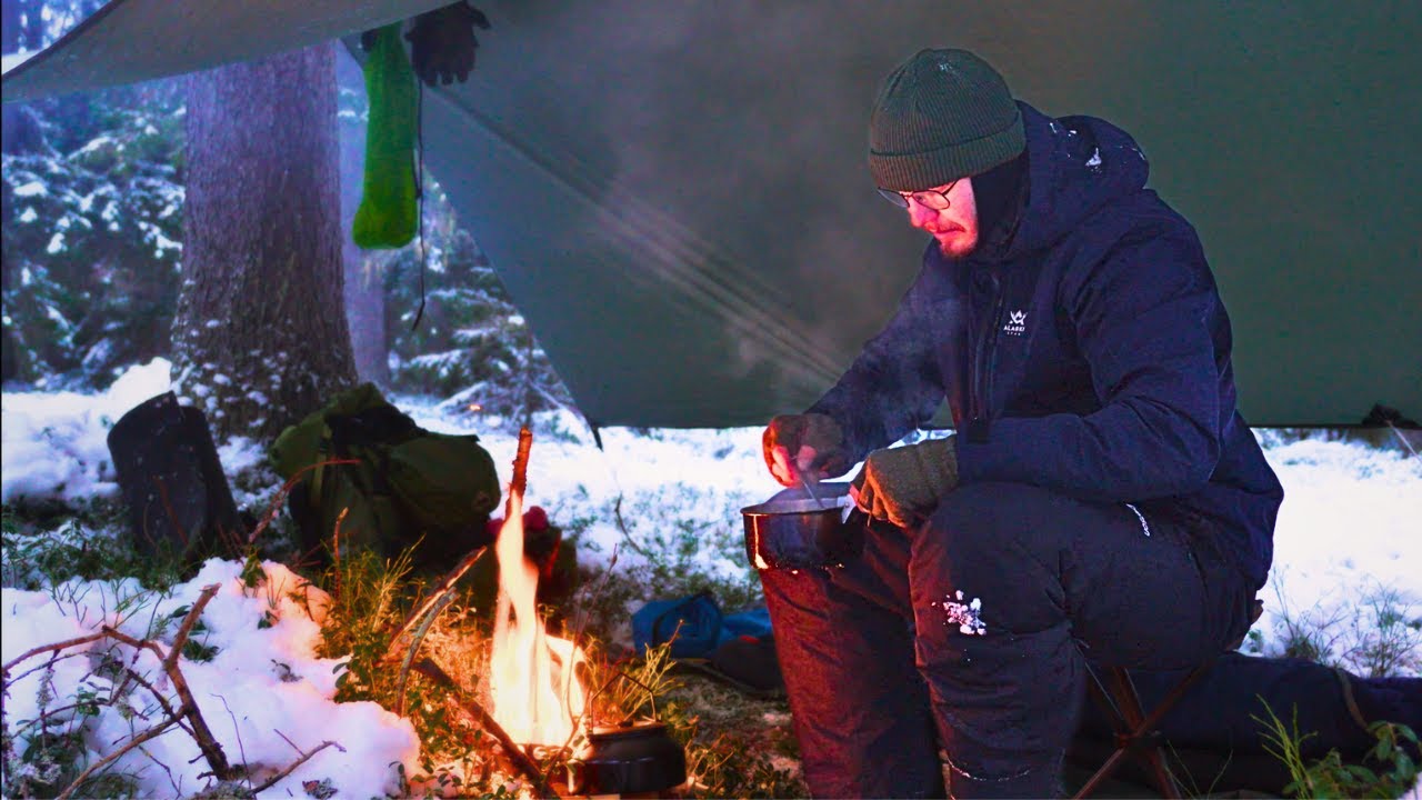 COLD night without TENT in SNOW [Catch and cook, ASMR, Solo camping ...