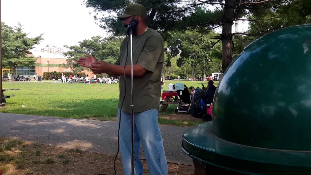 The Sugarbear Kahn Hightower performs at Riverbank Park - YouTube