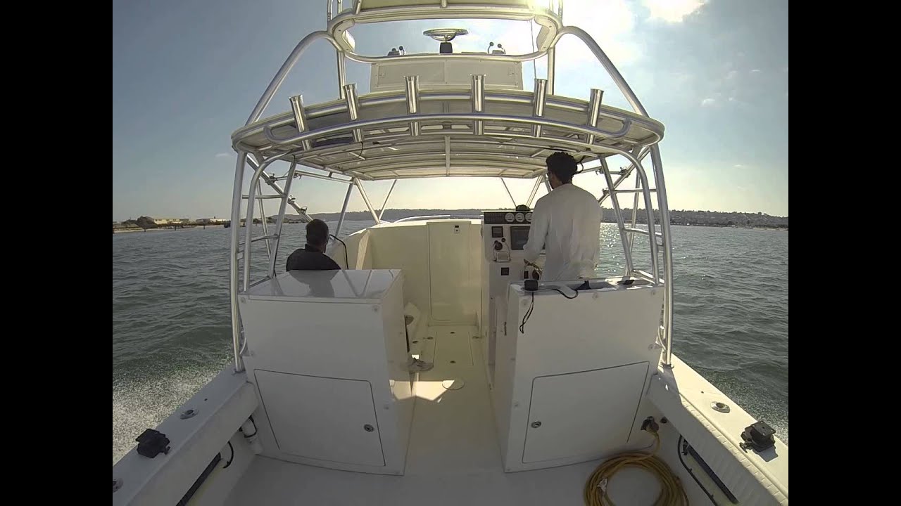 31 Ocean Master Side Console Express Hole Shot - YouTube