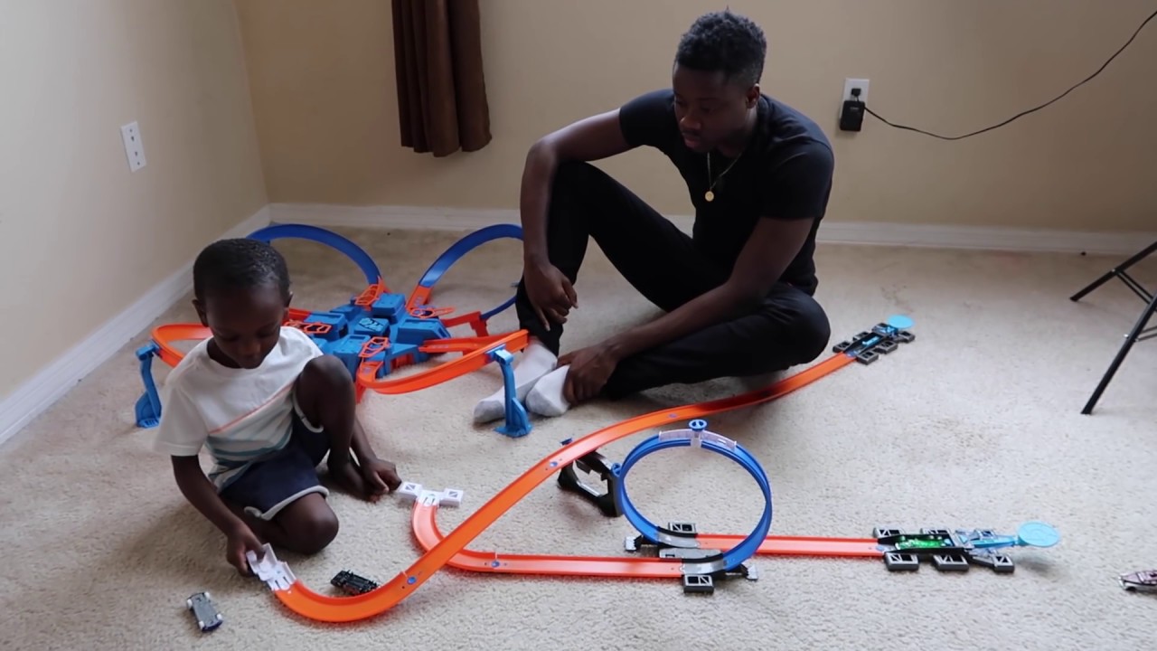 Hot Wheel Fast Track Builder - YouTube
