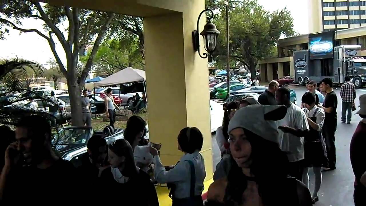 Anime Matsuri 2011 ~ Waiting in line - YouTube