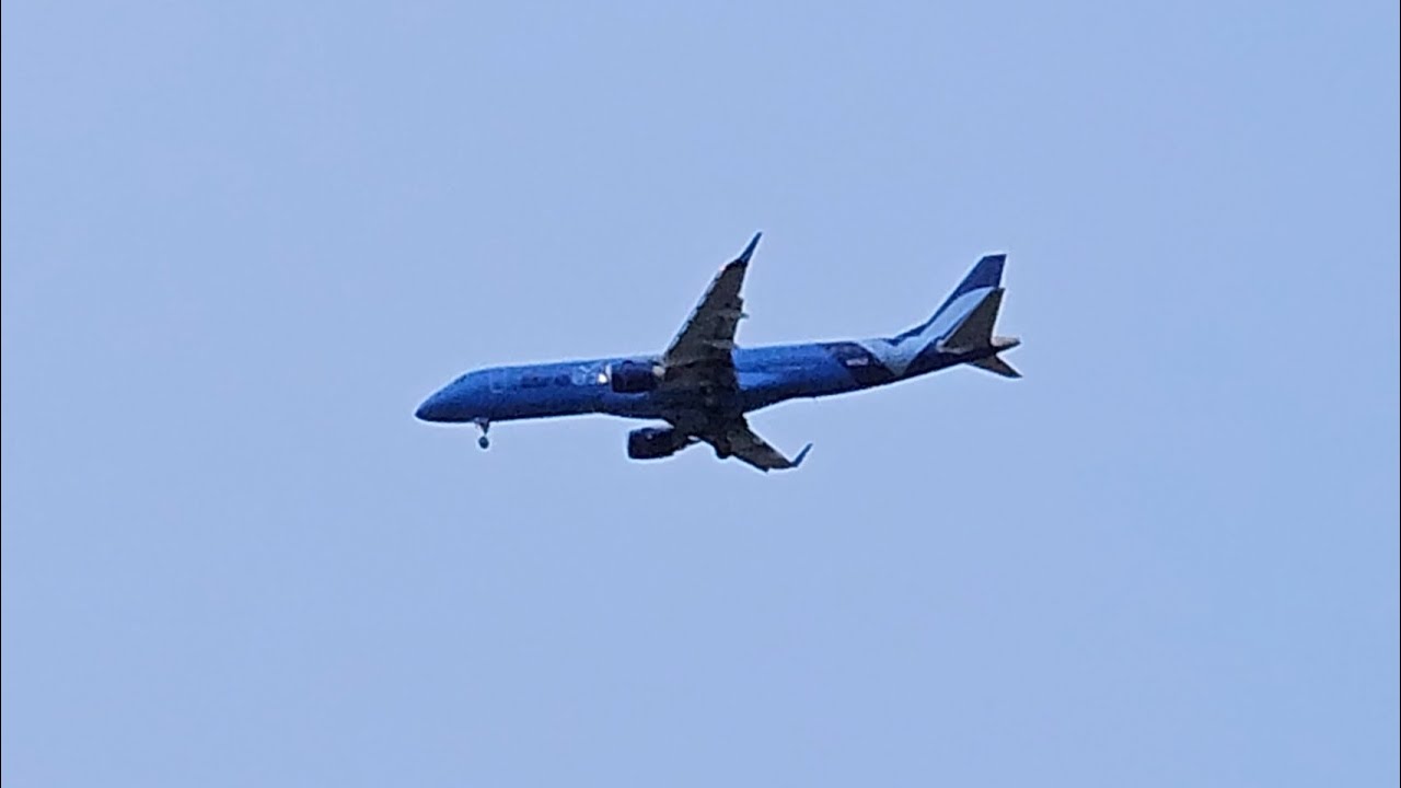 *Rare Charter* Breeze Embarear E190 Landing in San Diego - YouTube