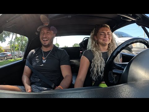 Girlfriend has meltdown after stalling stickshift car in traffic😭 - YouTube