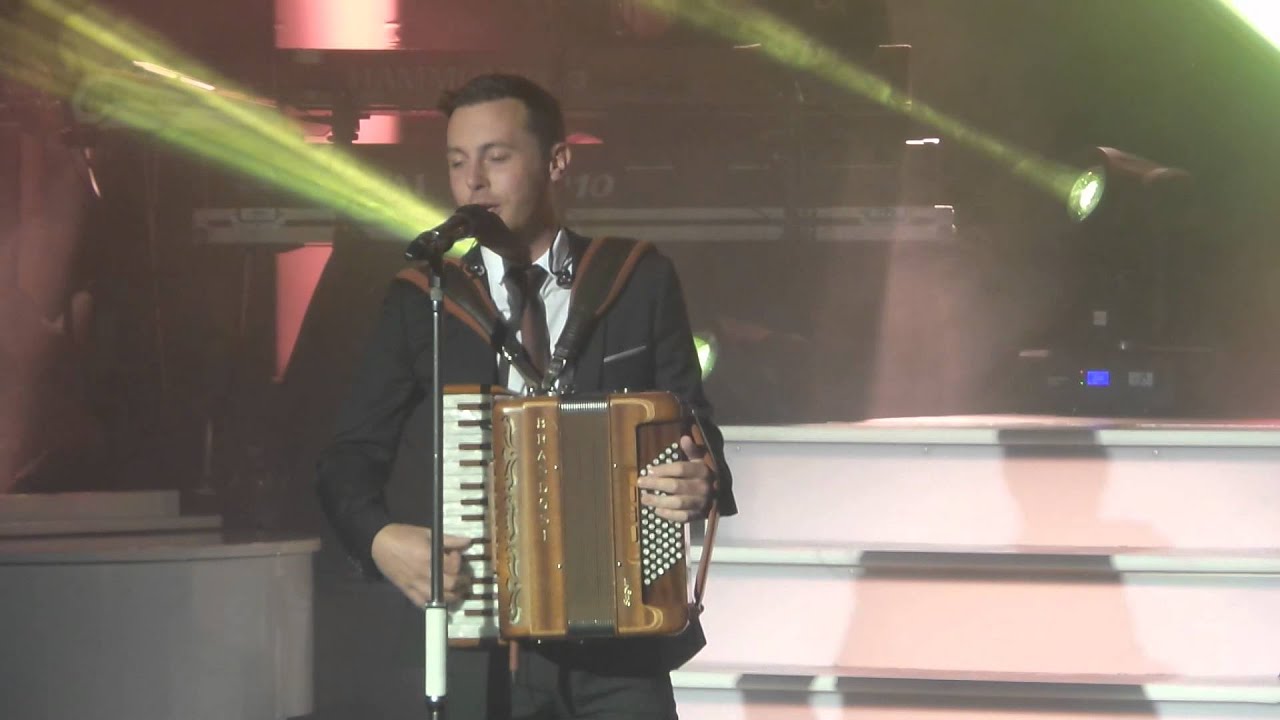 Nathan Carter - Wagon Wheel Live - YouTube