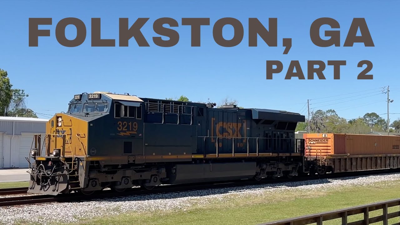 Folkston, GA: *** Train hits gate laying on track *** - YouTube