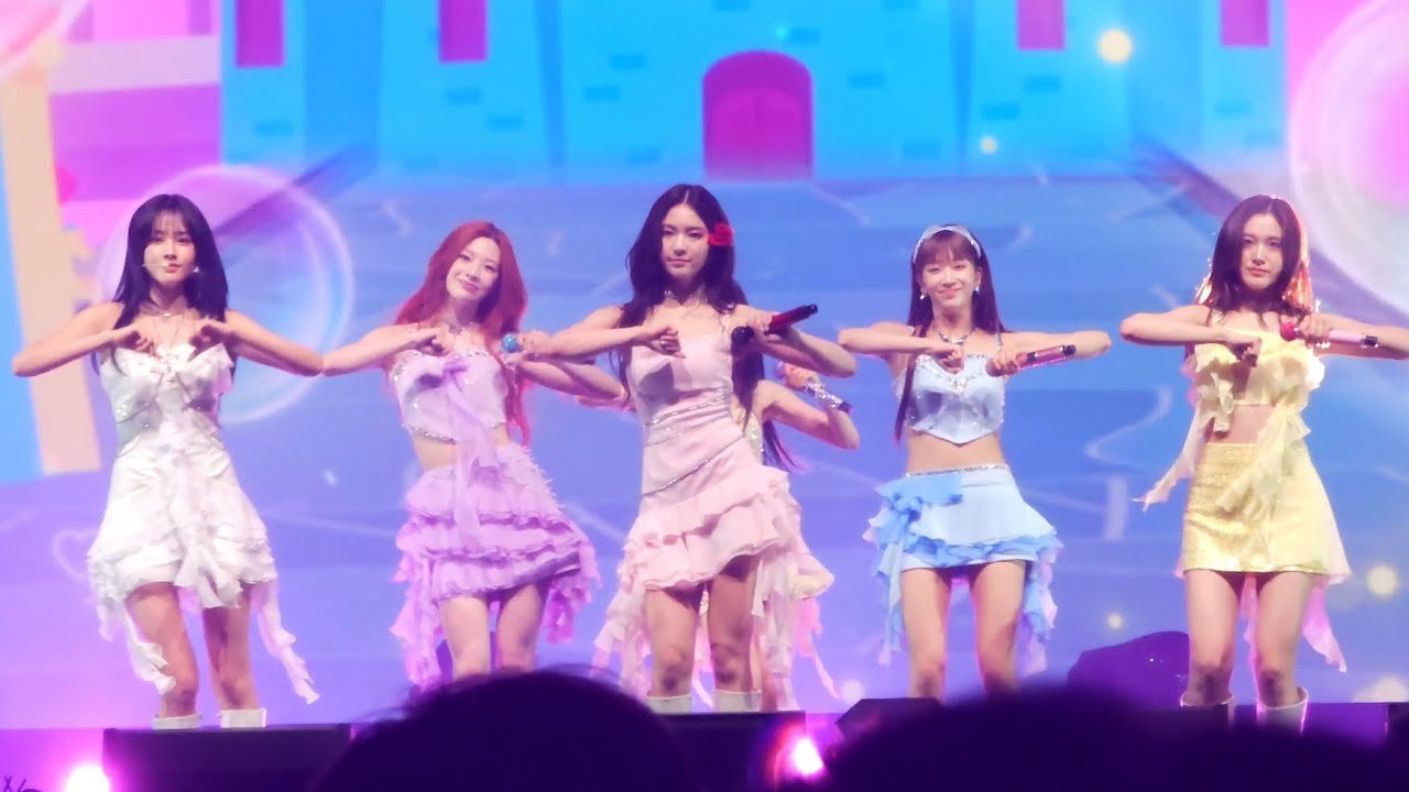 Bubble - STAY 2025 Tour 'STAY TUNED' in Hong Kong 250809 - YouTube