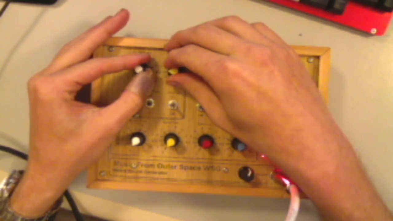 DIY MFOS Weird Sound Generator - lofi noise box - YouTube
