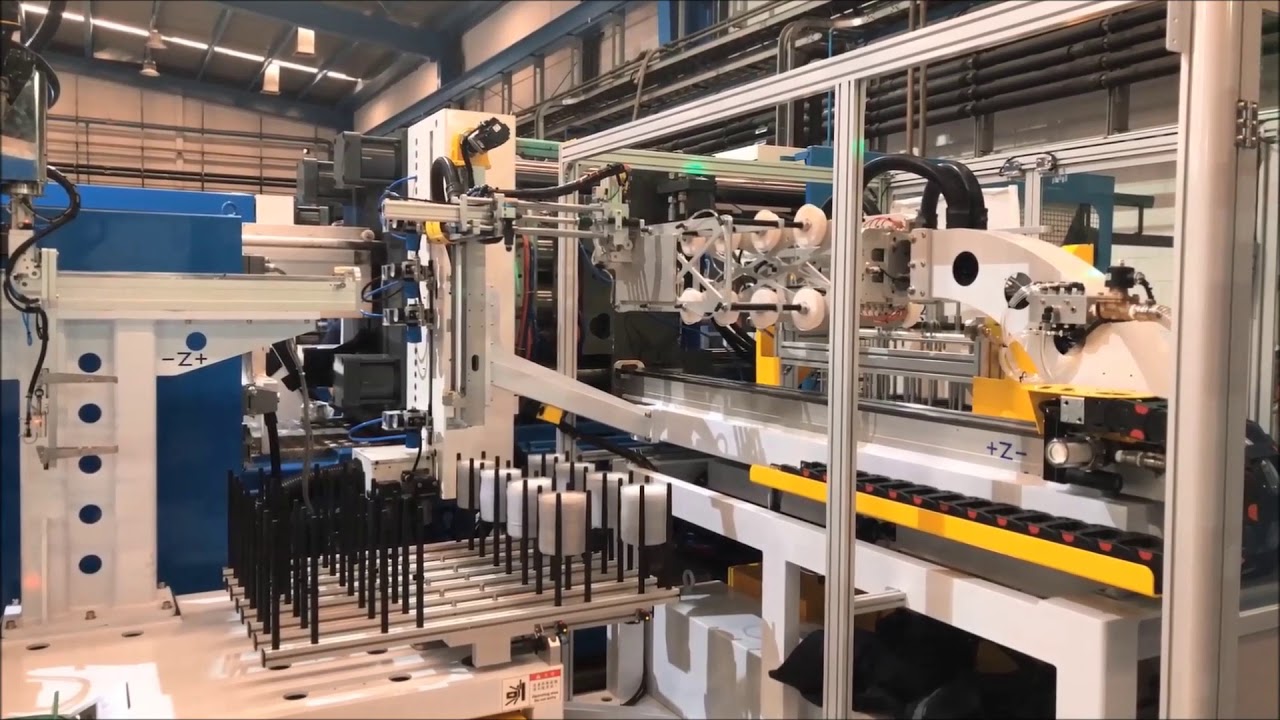 IML robot for lid and lid packing system - YouTube