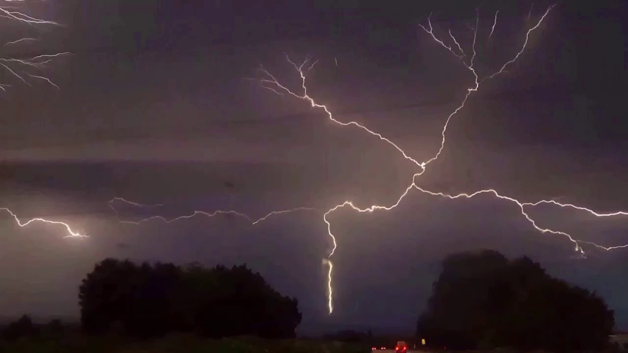 Blitz in Zeitlupe (slow motion) [Gewitter] {Blitzeinschlag} - YouTube