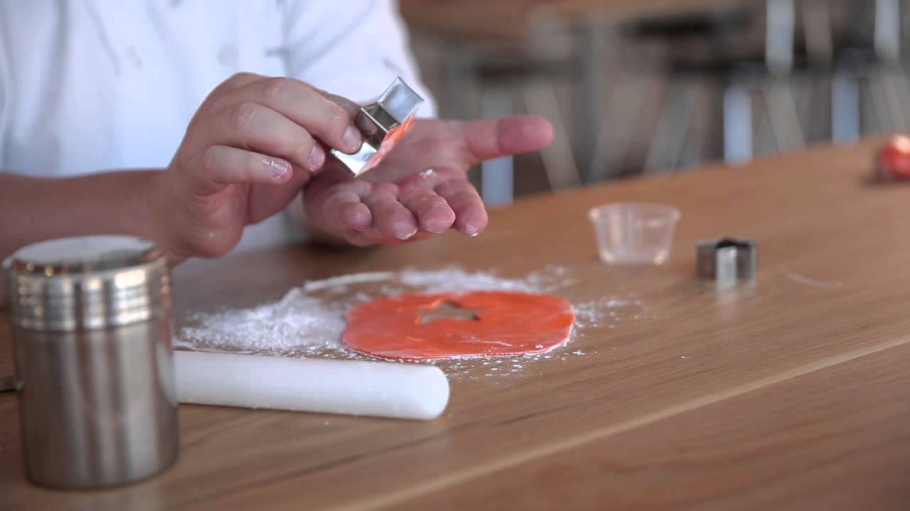 How To Cut Out And Attach Fondant To Cake Duff s Cakemix YouTube how-to-cut-out-and-attach-fondant-to-cake-duff-s-cakemix-youtube
