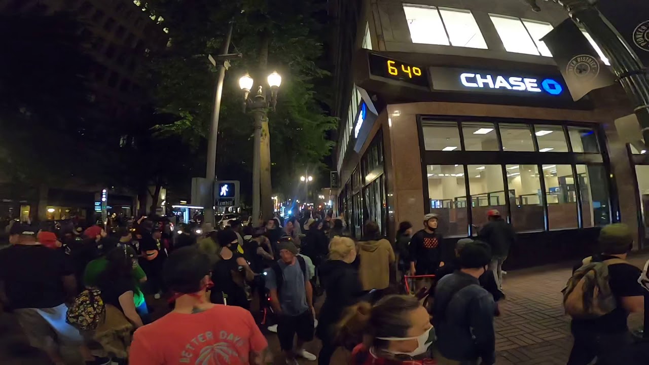 RIOT PORTLAND... attack of chase bank(GoPro) - YouTube