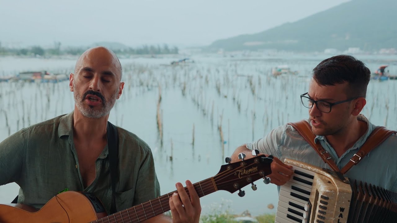 Andrew Goode - 'Willow Tree' (LIVE & UNPLUGGED) - YouTube