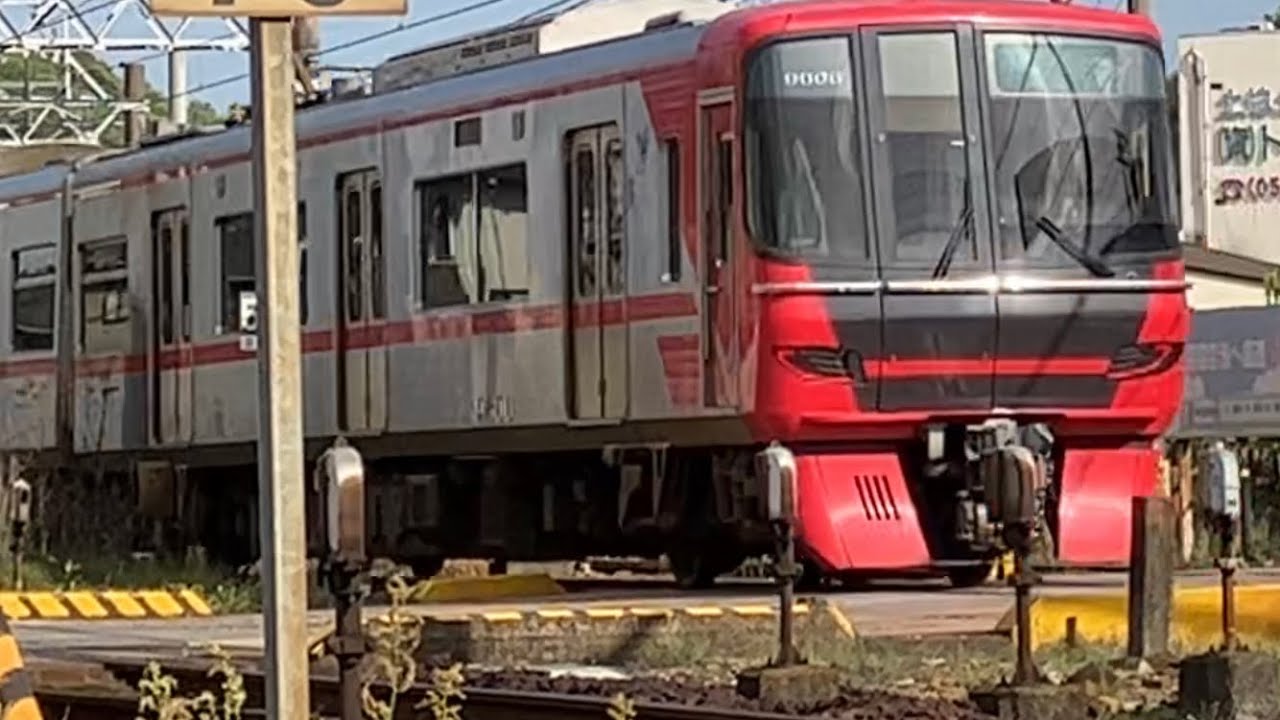 名鉄各務原線新鵜沼駅踏切通過9500系Meitetsu Kakamigahara Line 9500 series#名鉄 #通過 #踏切 #9500系 - YouTube