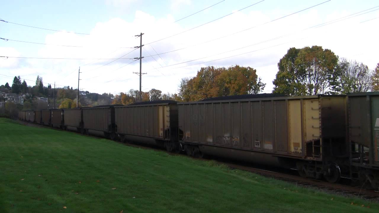 BNSF 9112 Leads A Coal Train @ Old Town Tacoma, WA w Canon HF11 - YouTube