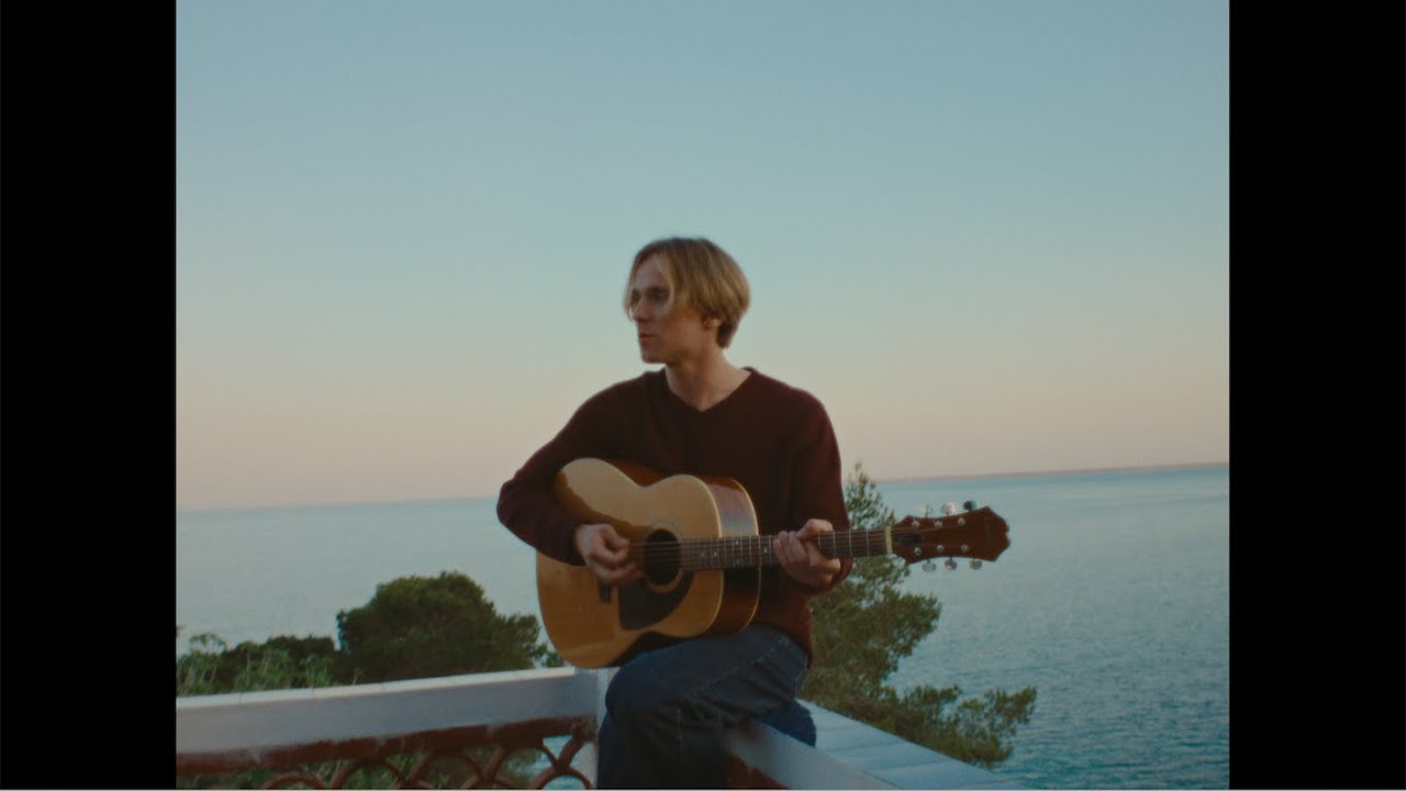 Chris Noah - Sunboy acoustic (live from the set) - YouTube