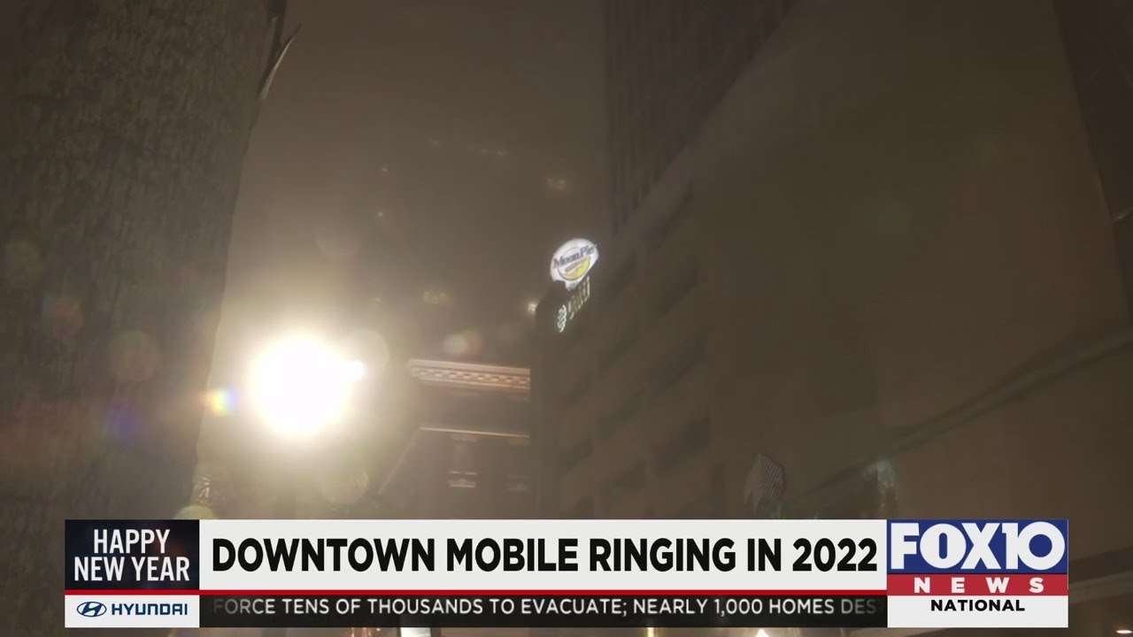 MoonPie Drop makes big return to downtown Mobile - YouTube