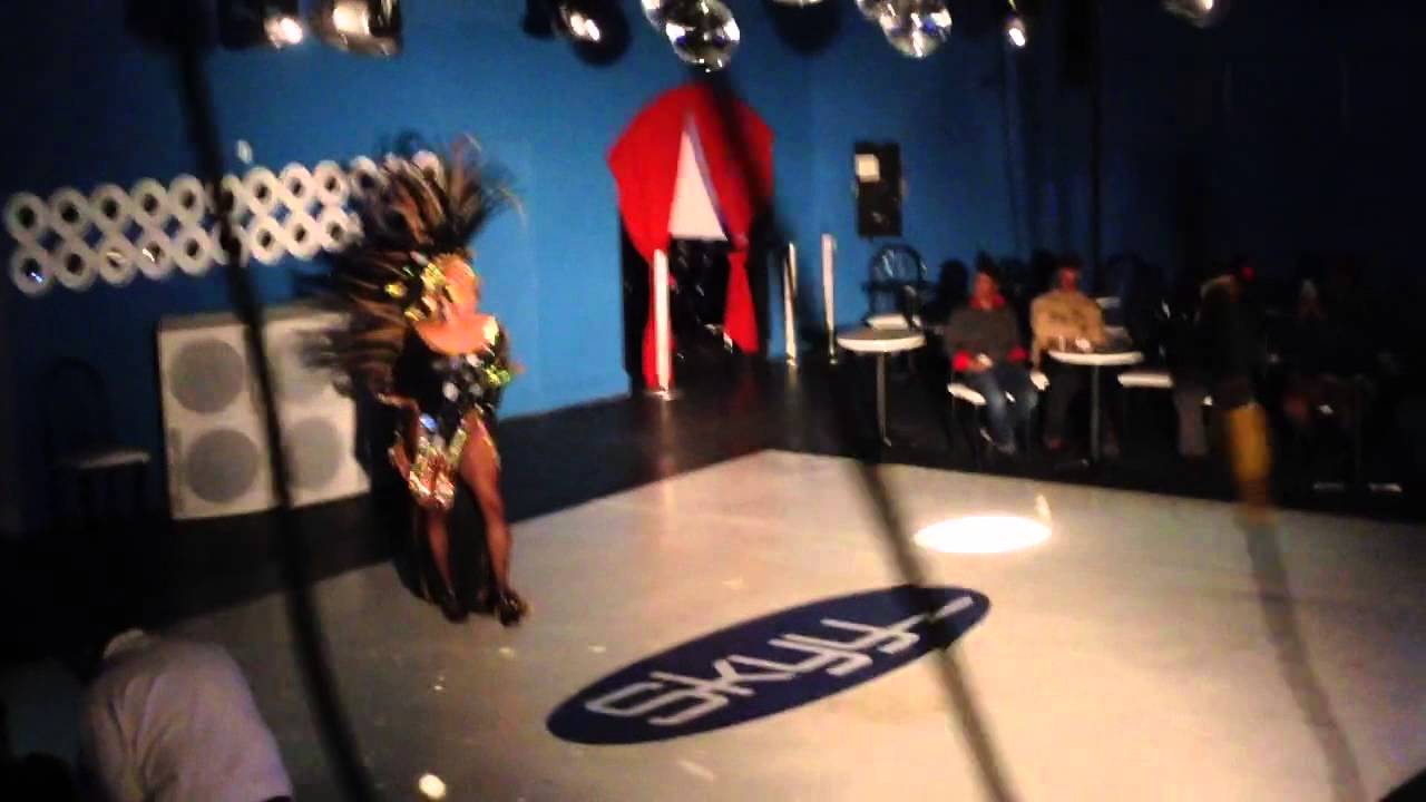 Drag Legend AMANDA BLAKE performs 💅 "Hung Up" by Madonna - YouTube