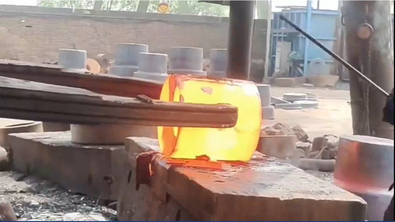 Forged oversized screw | Amazing heavy duty forge video - YouTube