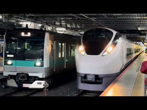 【E233系1編成 NN出場回送（車体保全）】松戸駅2番線停車中にE233系2000番台ﾏﾄ1編成（トップナンバー）の回送電車と通過するE657系が並ぶシーン（回9535M）2025.2.6 ...