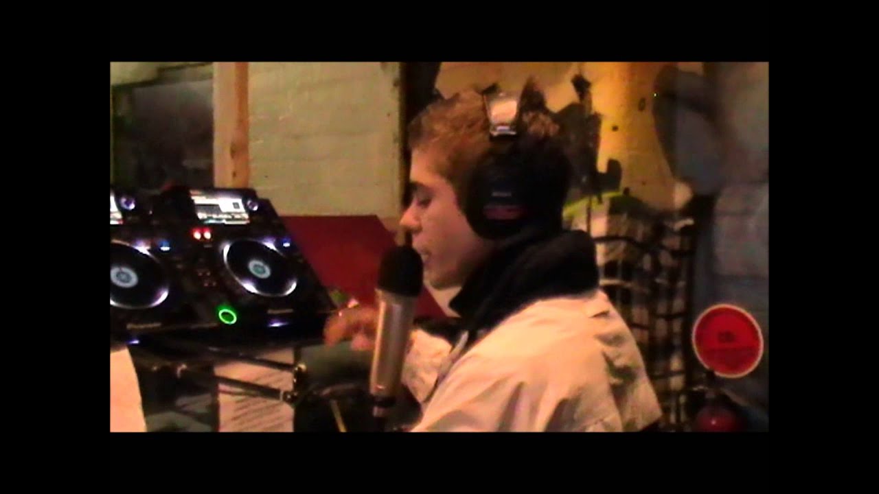 Dr Flea Live StrictlyOZ Kiss FM 2013 - YouTube