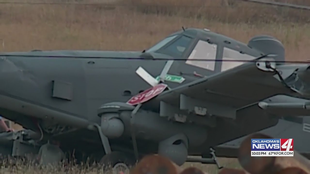 2 people escape injury after Air Force plane crashes in field - YouTube